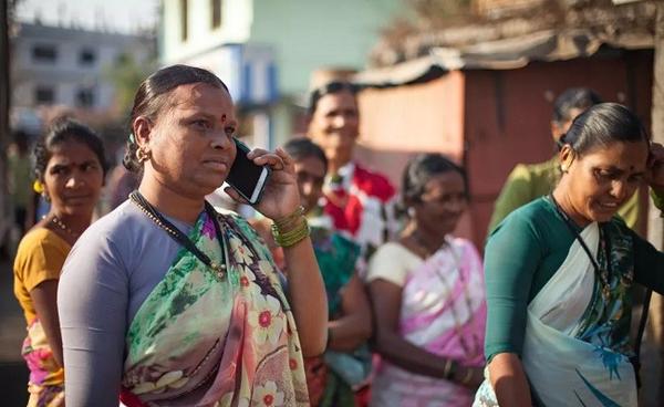 Analysis: Rural is key to closing India gender digital divide / Hana ...