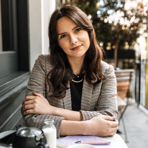 Celebrity / Rachel Avery