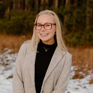 Madelyn Lindquist, freelance proofreader & editor