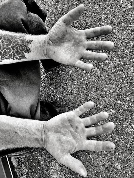 The hands tell a story. / Durand Dace
